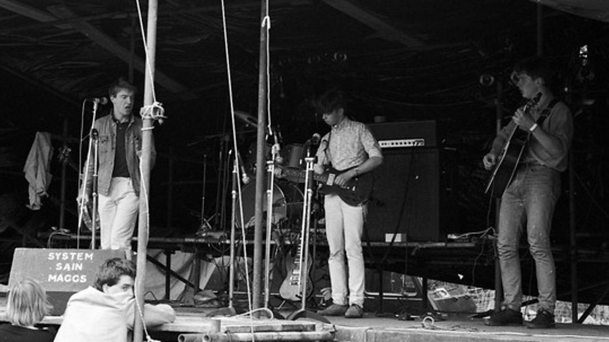 BBC Radio Cymru - Rhys Mwyn, Hey Vidal yn 30 oed, Tynal Tywyll a The Smiths