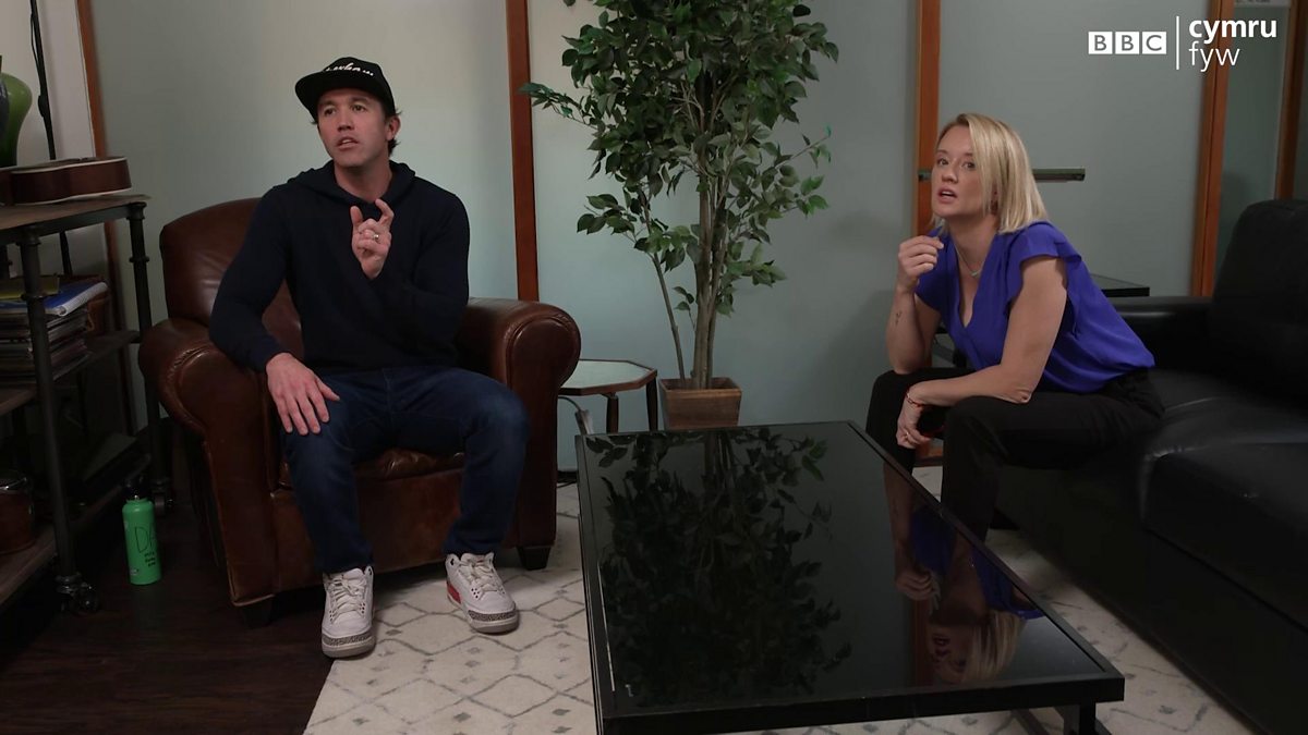 BBC Radio Cymru - Cymru Fyw, Maxine a Rob - Mistar Urdd