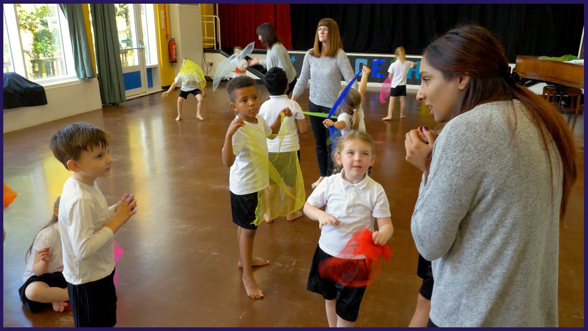 School Radio - KS1 Dance: Step-by-Step, Who am I? CPD film for teachers