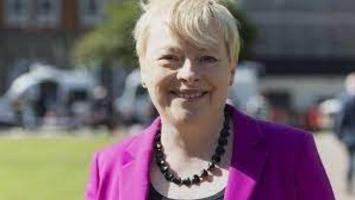 BBC Radio Merseyside - Claire Hamilton, 25/02/2022, Dame Angela Eagle ...