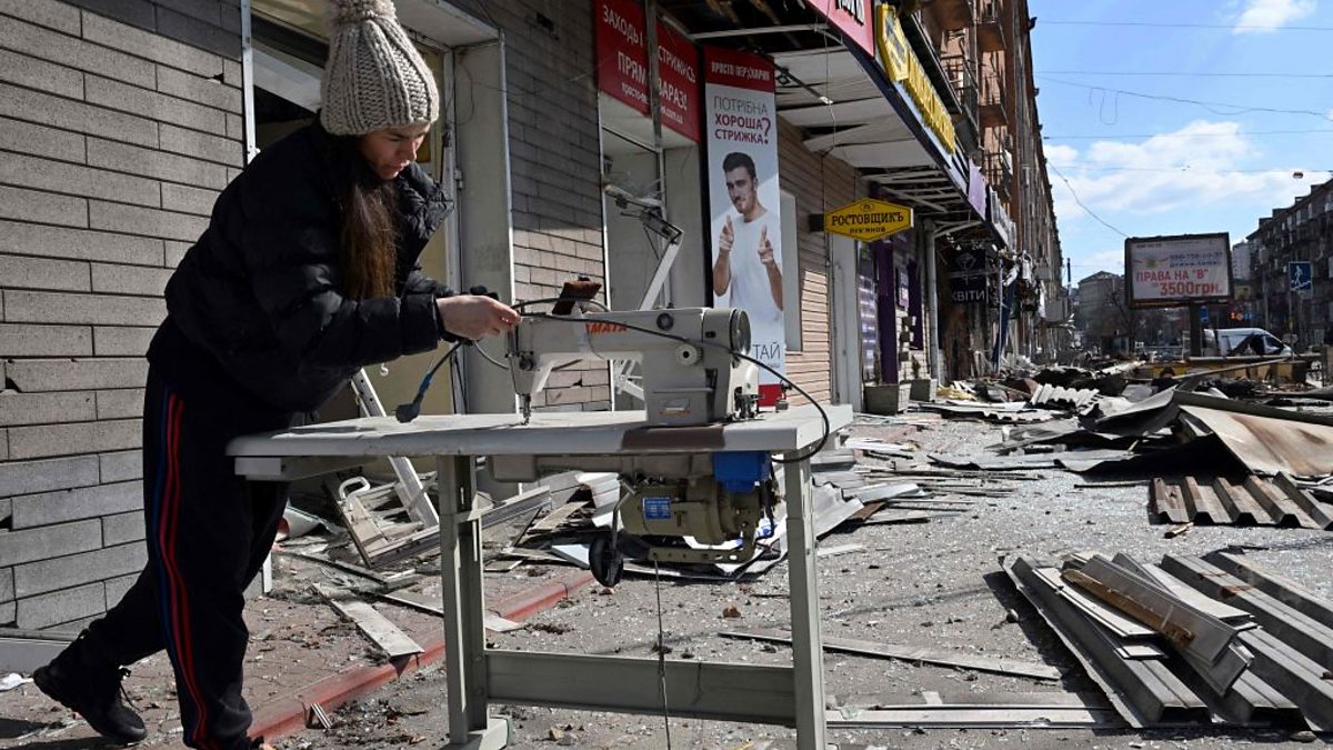 BBC World Service - BBC OS Conversations, Refusing to leave Kyiv