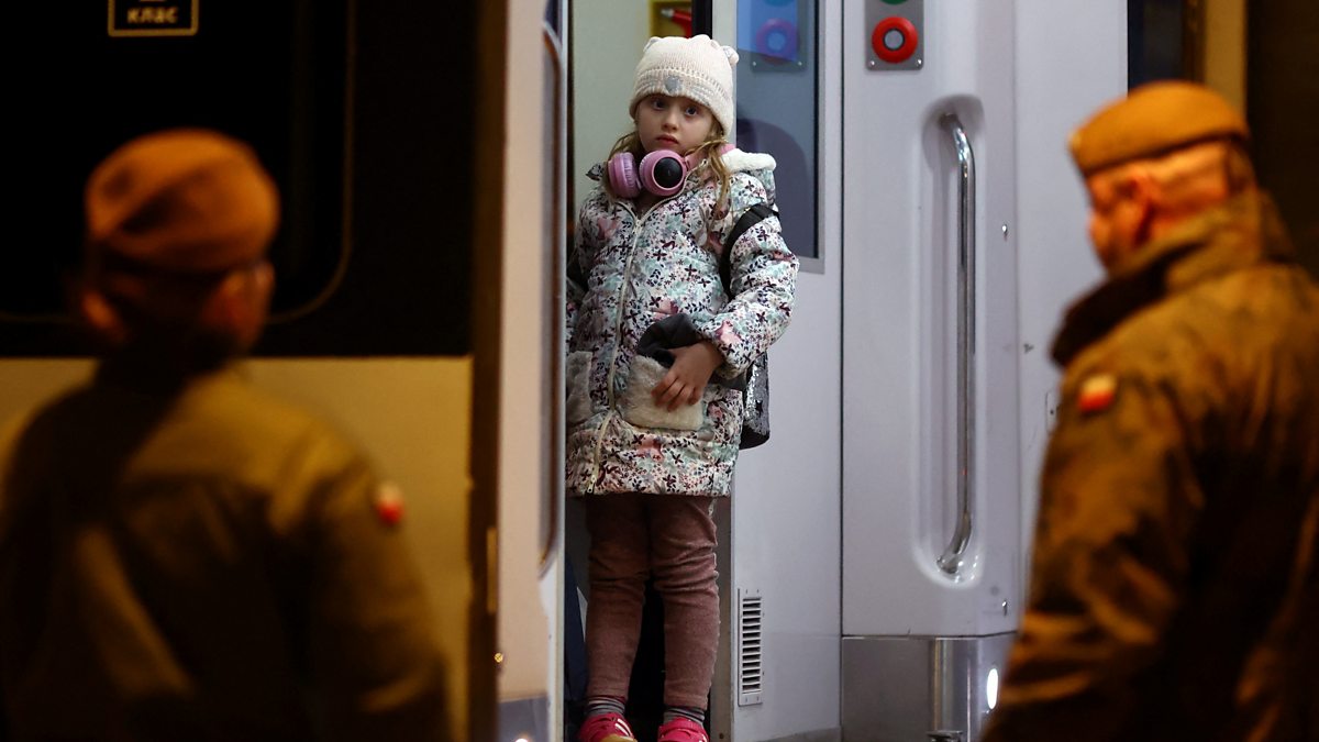 BBC World Service - BBC OS Conversations, Talking to Ukraine's children