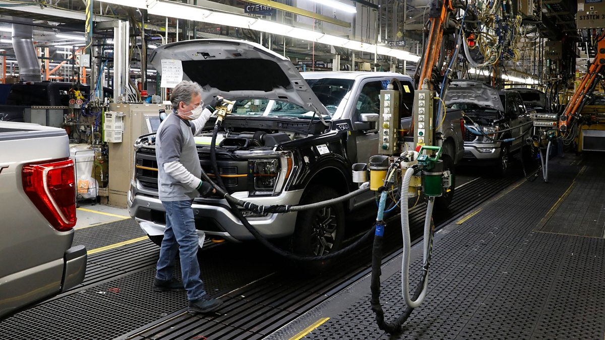 BBC World Service - World Business Report, US economy contracts ...