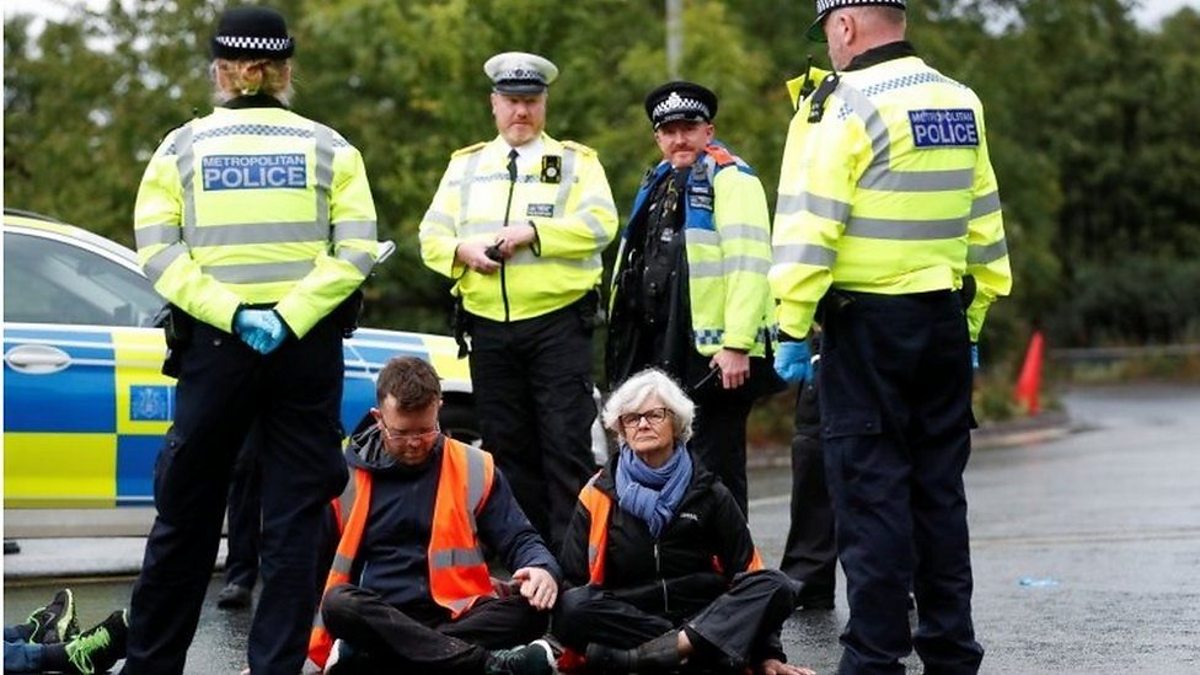 BBC Radio Berkshire - Sarah Walker, 'I went to jail for sitting on the M25'