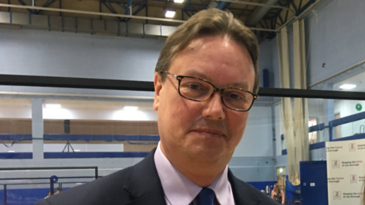 BBC Radio Surrey - James Cannon, 09/05/2022, Woking MP Jonathan Lord ...