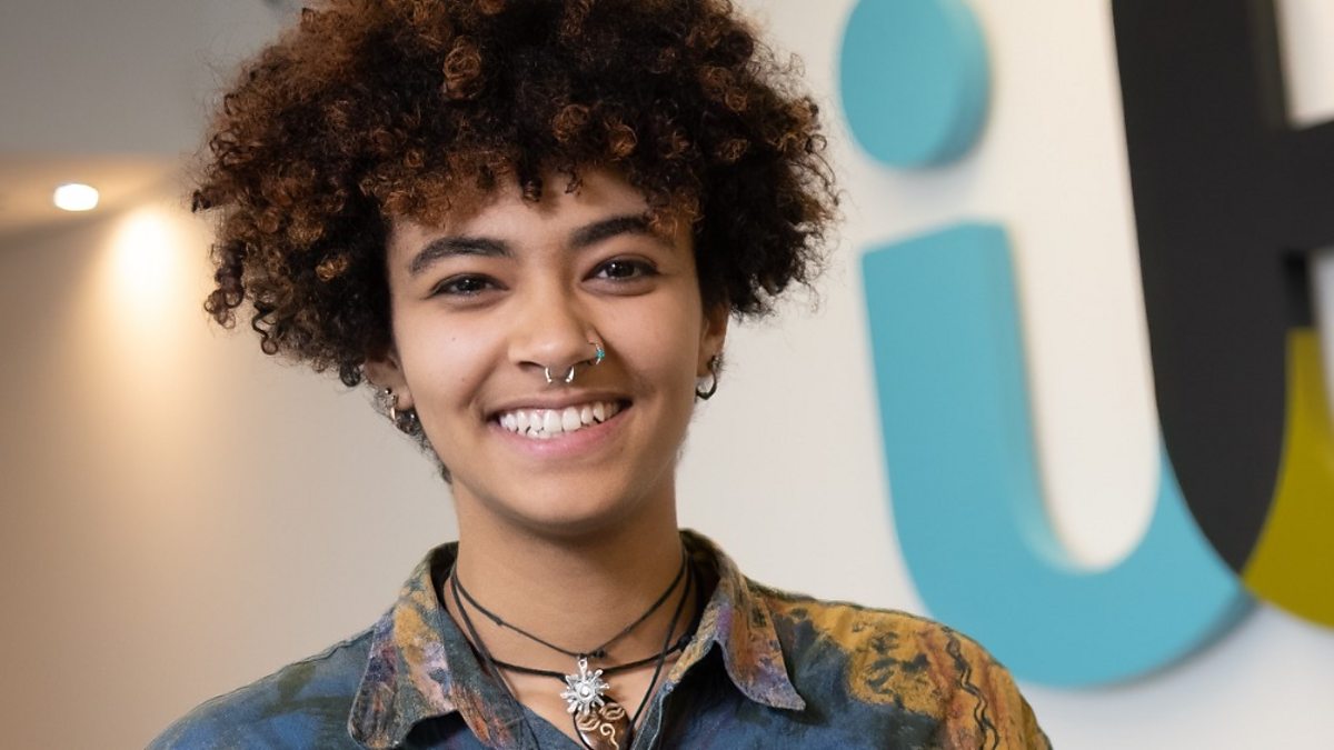 BBC Radio Cymru - Aled Hughes, Codio i Ferched, Temi Smith a'r byd ...