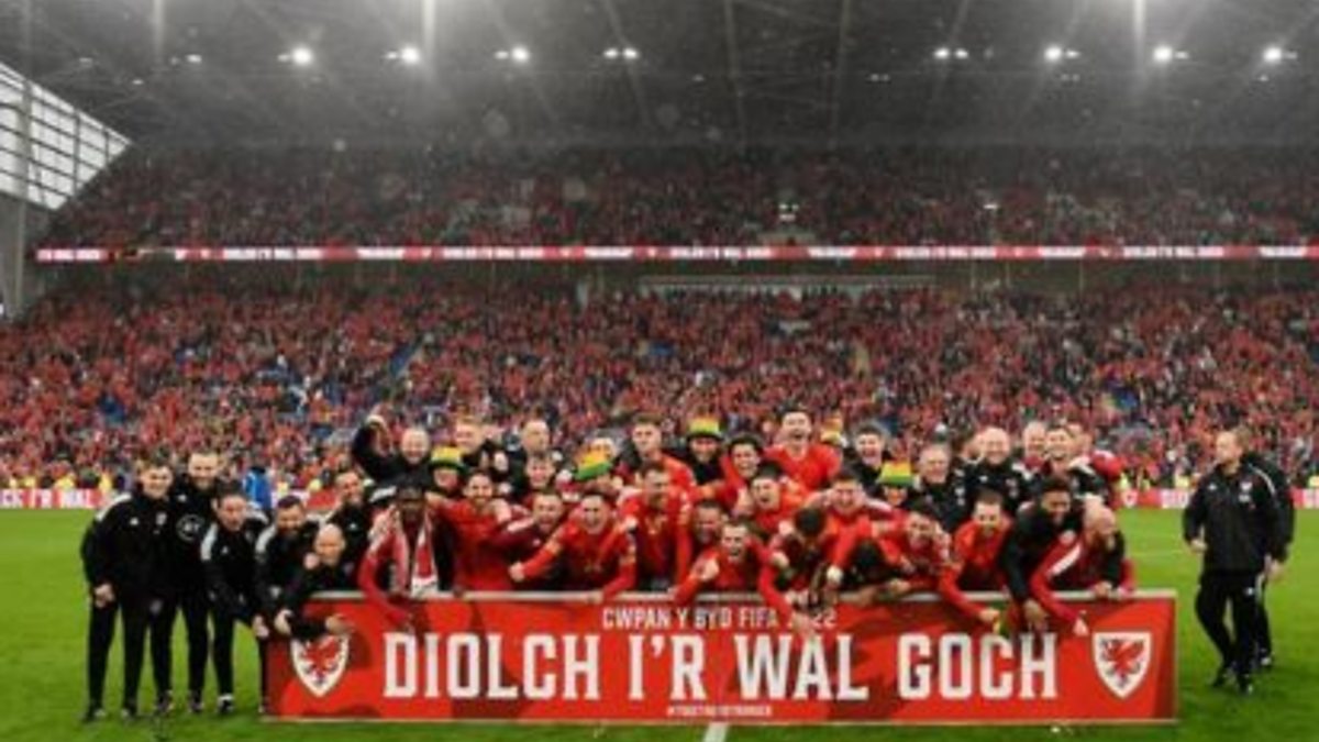 BBC Radio Cymru - Aled Hughes, Diwrnod Rhoi Gwaed y Byd, Llyfr Y Wal ...