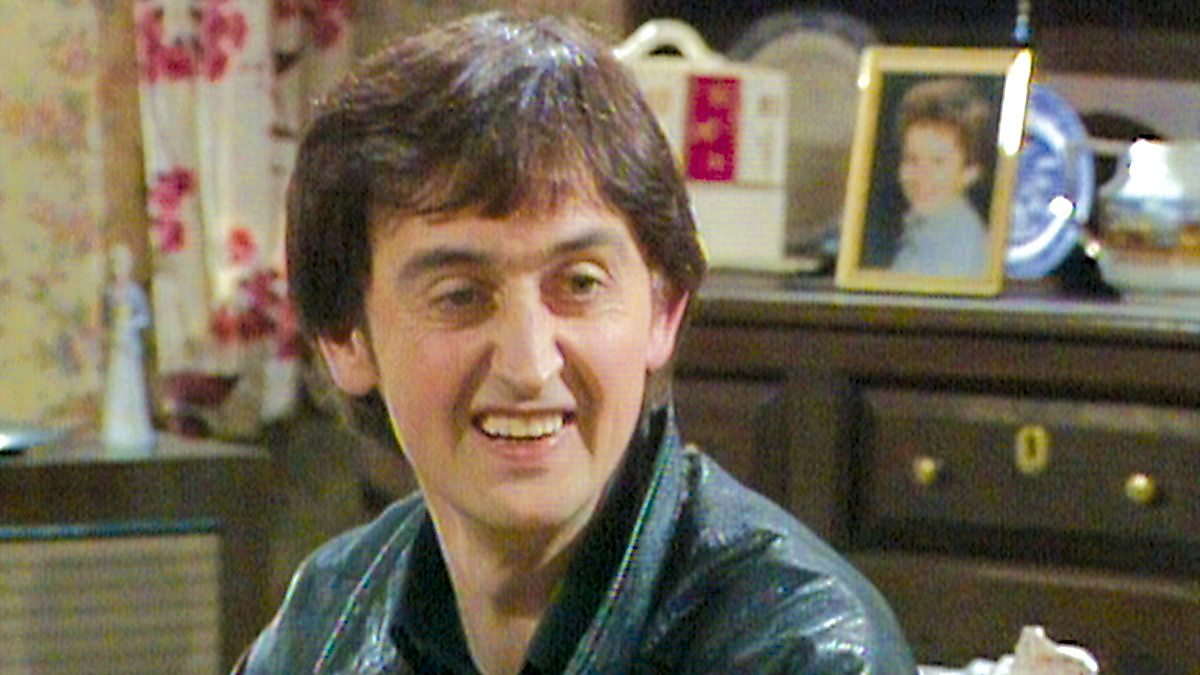BBC Radio Cymru - Ifan Jones Evans, Nôl i Nyth Cacwn