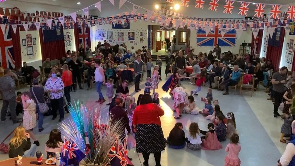 BBC - Platinum Jubilee: Falkland island parties held to mark Queen's ...