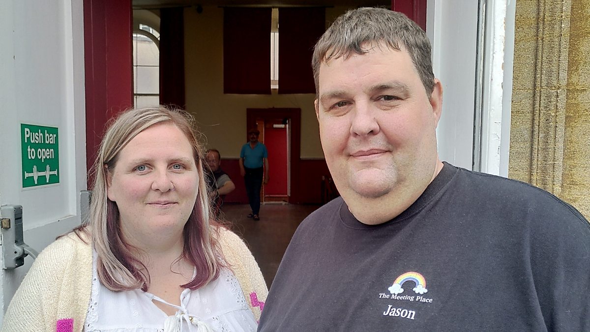 BBC Radio Devon - Pippa Quelch, 08/09/2022, Make A Difference Award Neighbour - Kate and Jason