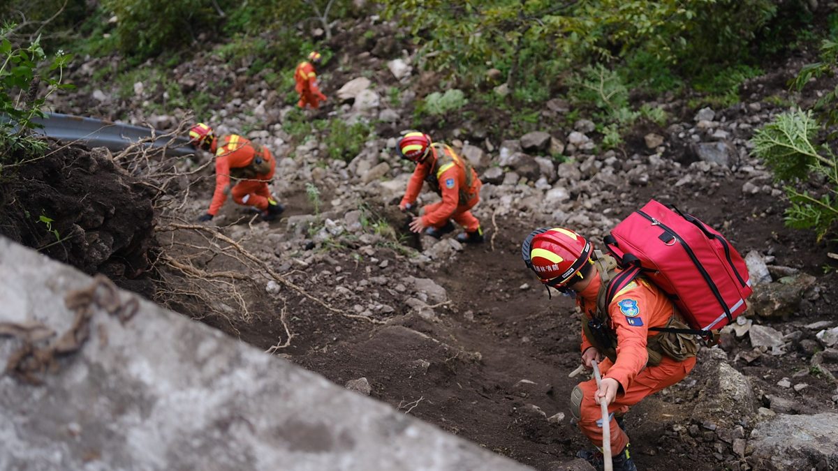 BBC World Service - Newshour, China earthquake: Lockdown traps residents