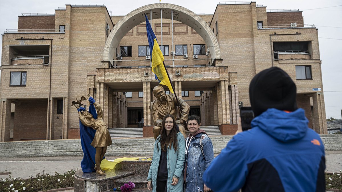 BBC World Service - Newsday, Ukraine retakes ‘3,000 kilometres’ from ...