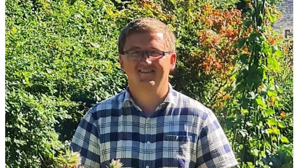 BBC Radio Cymru - Bore Cothi, Adam yn yr Ardd - Garddio Mis Medi.