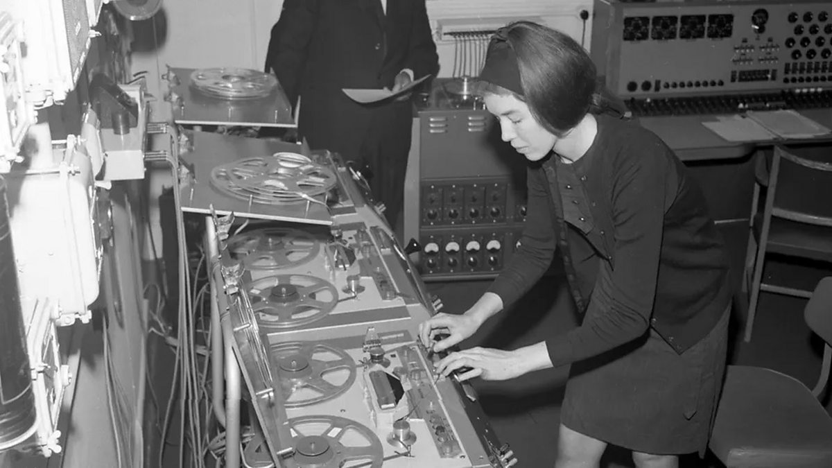BBC CWR - CWR Breakfast with Phil Upton, Coventry University building ...