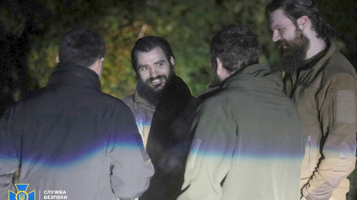 BBC World Service - Newshour, Ukraine prisoner exchange: 'All of them ...