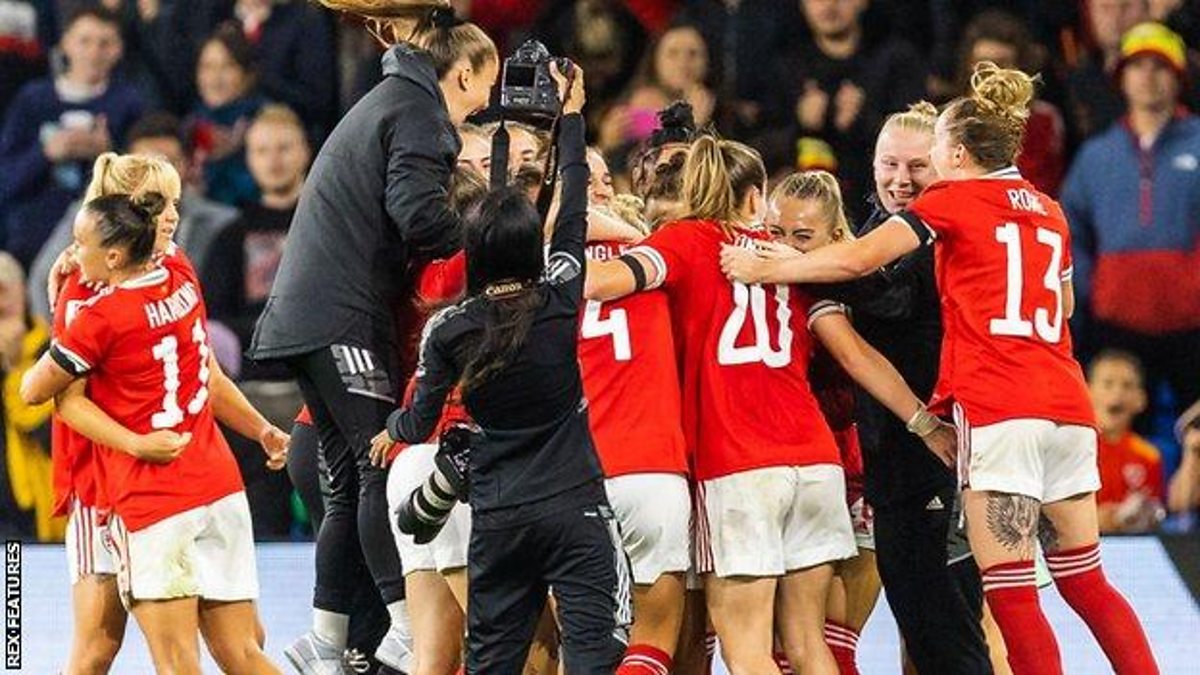 BBC Radio Cymru - Ar y Marc, 01/10/2022, Merched Cymru v Bosnia ...