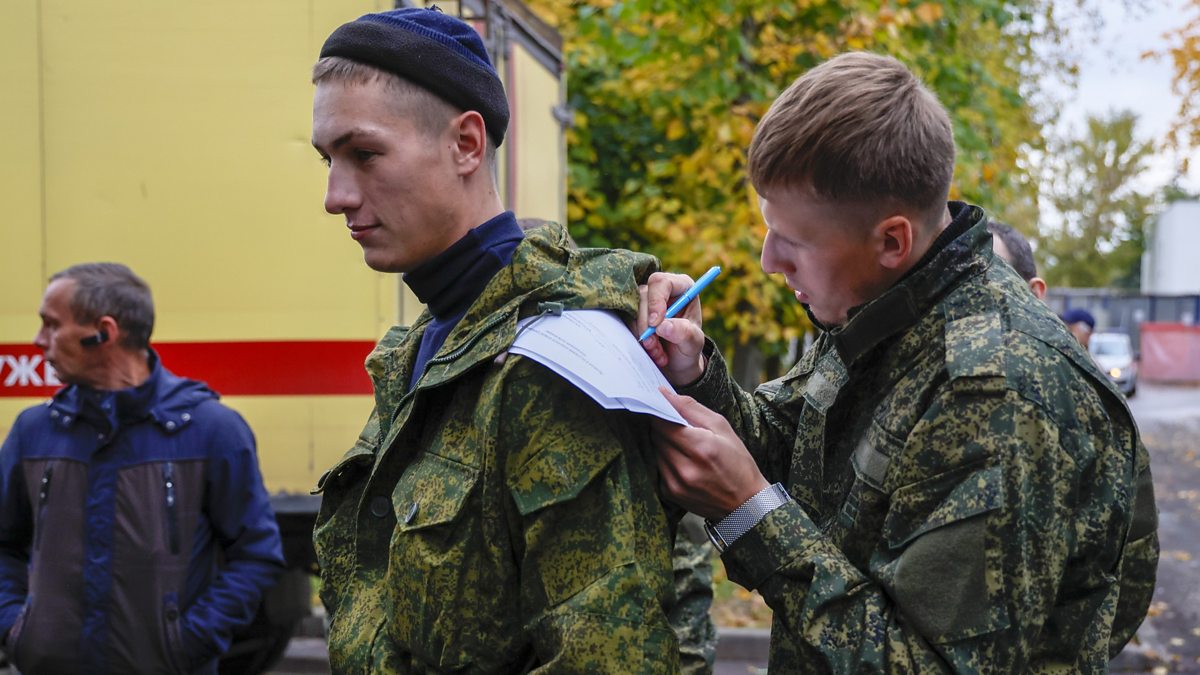 BBC World Service - The Fifth Floor, Life in the Russian army