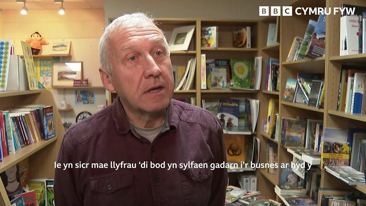 BBC Radio Cymru - Cymru Fyw, Cwpwrdd Cornel