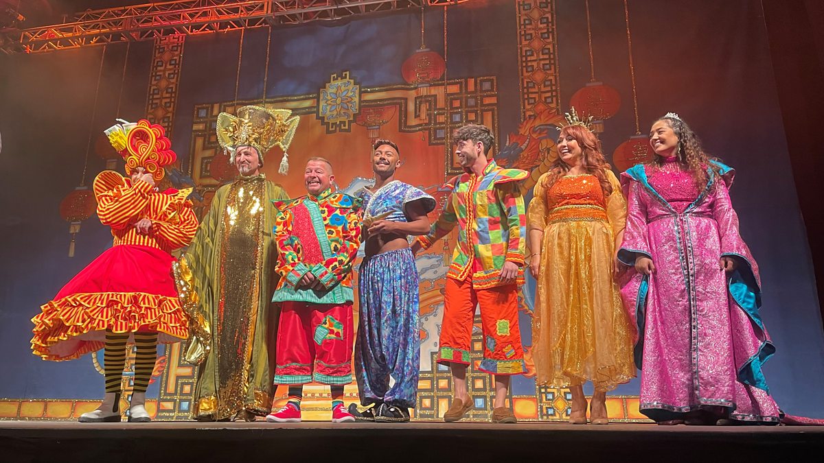 BBC Radio Cumbria - Mike Zeller, Its panto time (oh yes it is!)