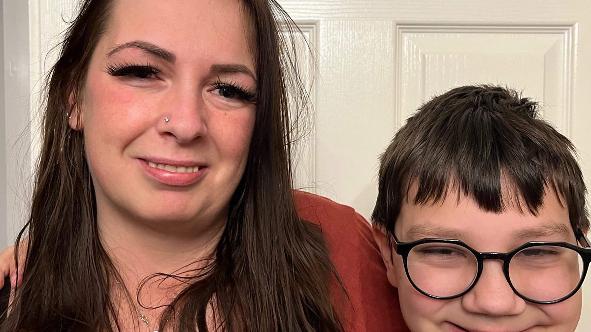 BBC Radio Tees - Amy Oakden, Hero 10-year-old saves Mum's life