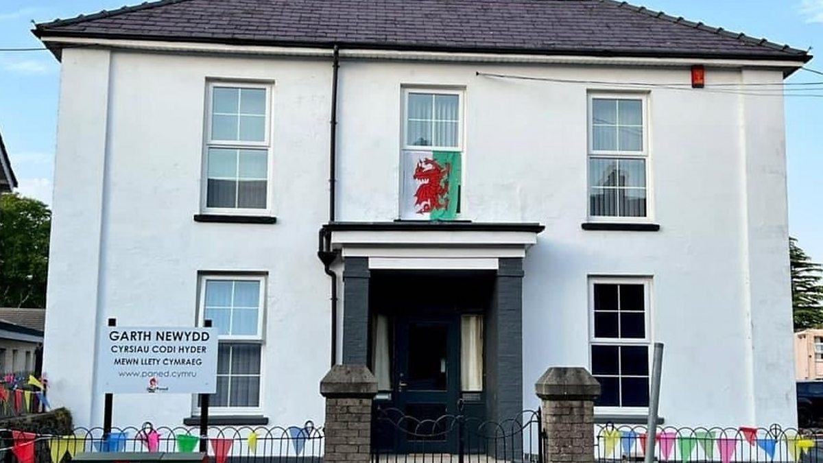 BBC Radio Cymru - Aled Hughes, Mis tan Cwpan y Byd!, Marcus Whitfield ...