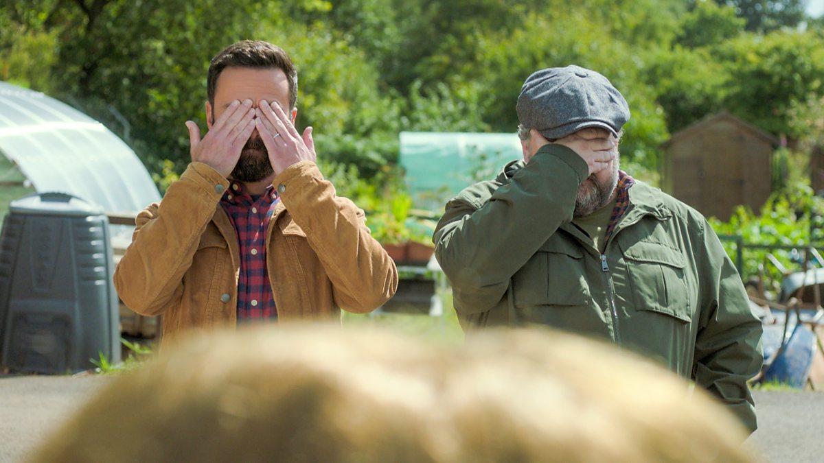 Molly and Mack - Series 5: 7. The Very Scary Scarecrow - BBC iPlayer