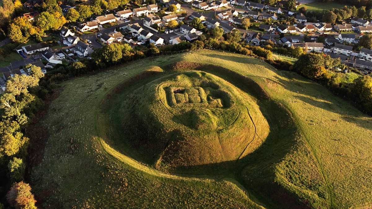 BBC Radio Somerset - Claire Carter on BBC Radio Somerset, 10/11/2022 ...