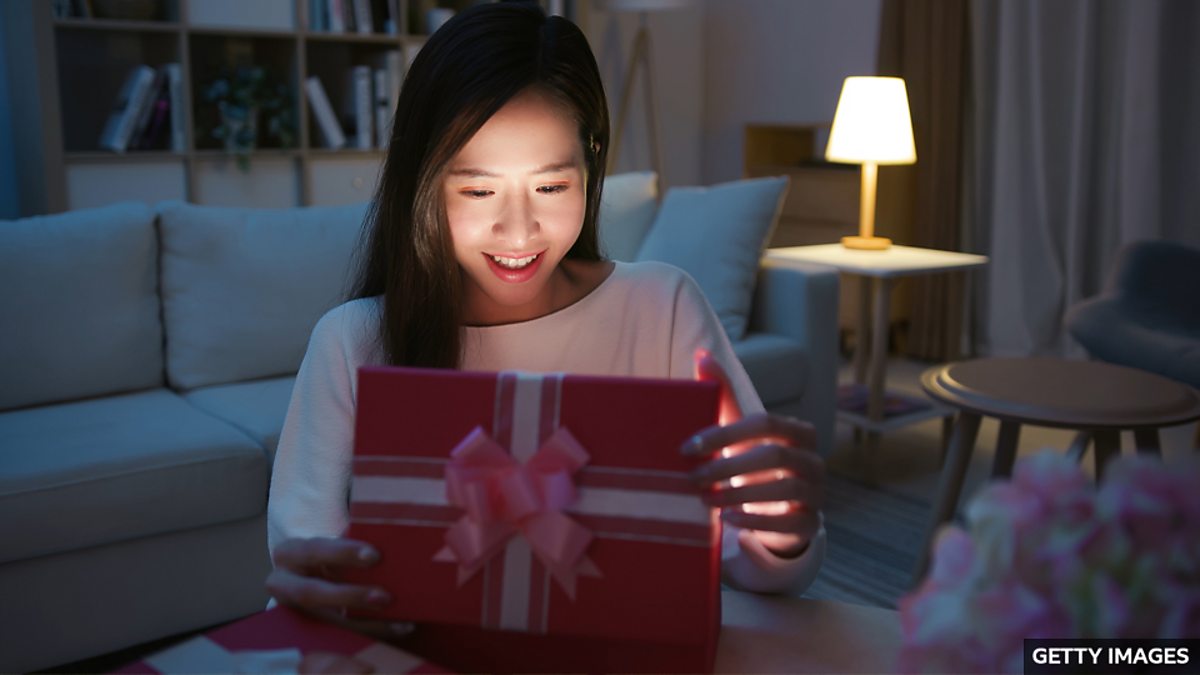 BBC - BBC Learning English, BBC Q&A of the Week “你问我答”: 动词短语 light up 和 ...