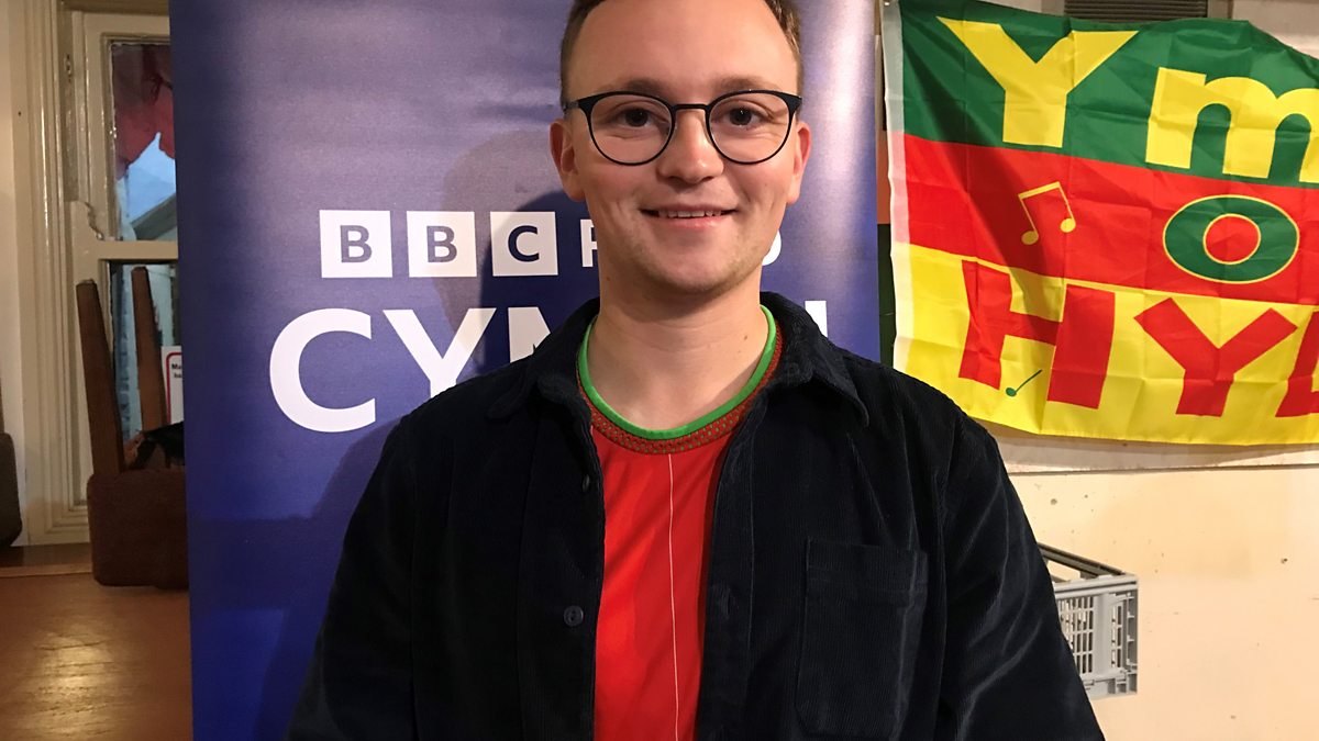 BBC Radio Cymru - Y Talwrn, Cwpan y Byd Qatar 2022, Mae'r Wal Goch yn ...