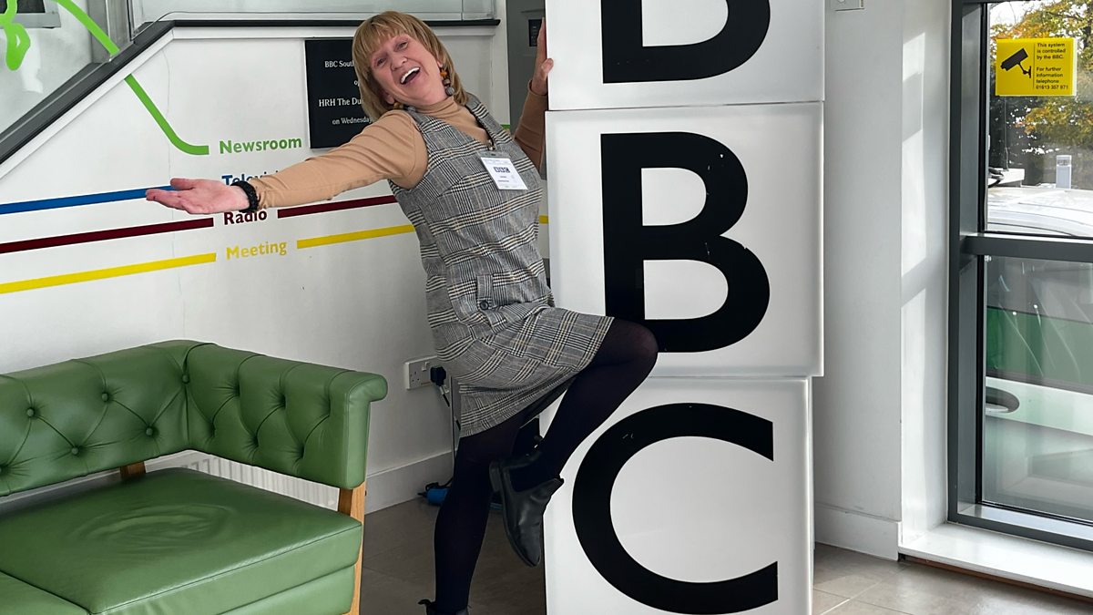 BBC Radio Devon - Pippa Quelch, 24/11/2022, The Devon Maid TikTok star from Devon shares how she ...