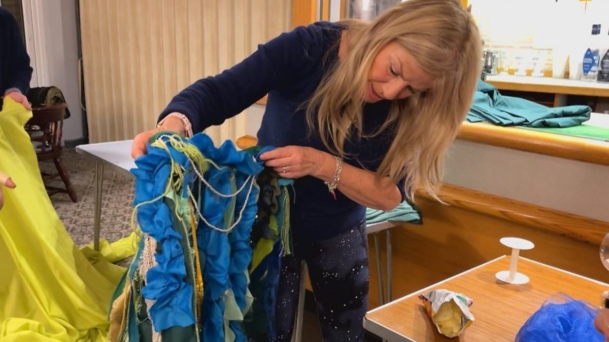 BBC Radio Tees - Amy Oakden, Deck the Shores community parade