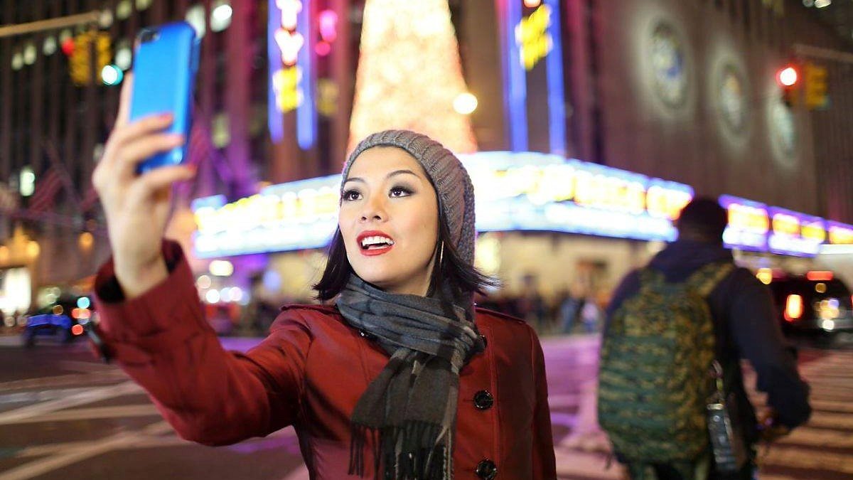 BBC World Service - The Arts Hour, Why Elizabeth Chan made The Holidays ...