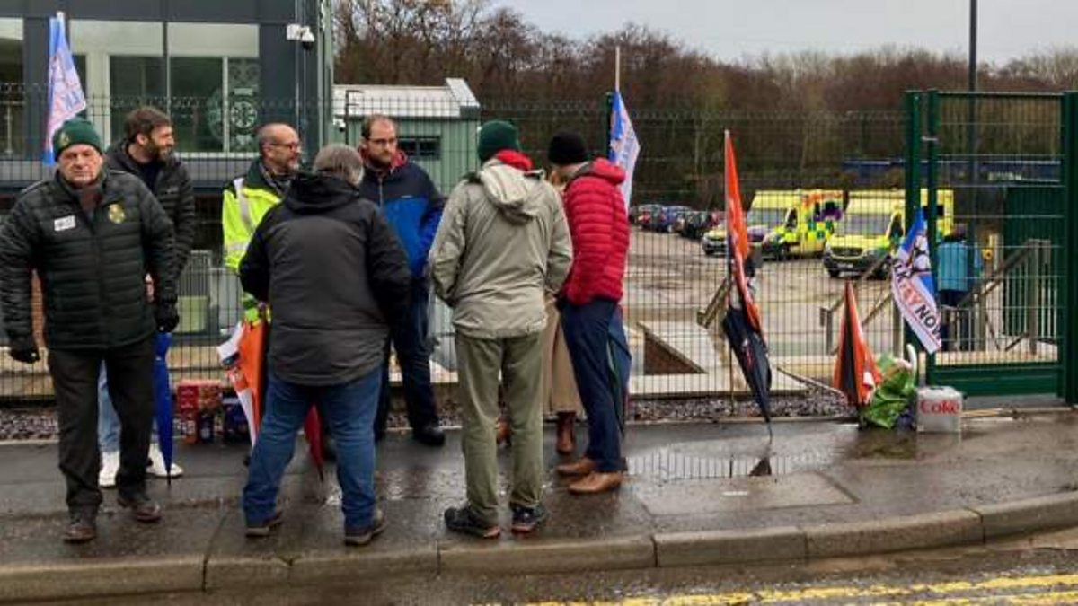 BBC Radio Cornwall - Julie Skentelbery, 21/12/2022, Ambulance strike ...