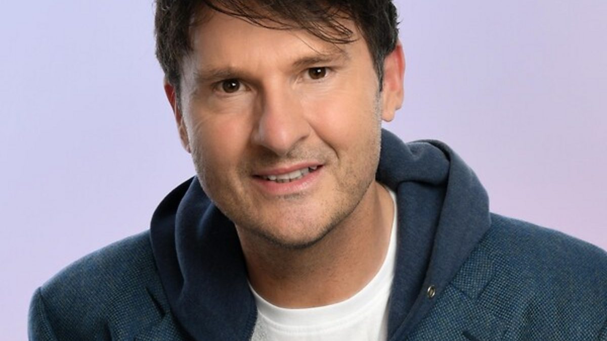 BBC Radio Tees - Rachel Teate, Daniel James releases festive song