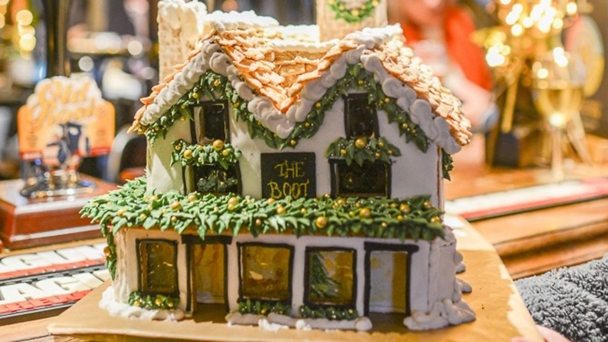 BBC Three Counties Radio - Roberto Perrone, The great boozy mince pie ...