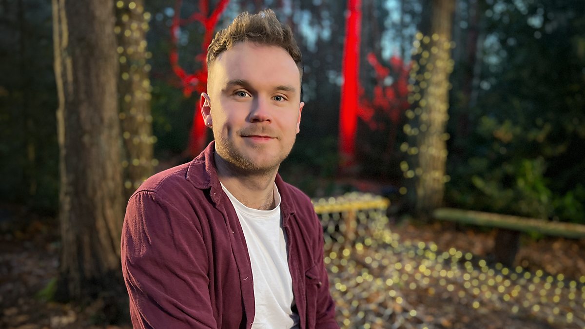 BBC One - Look East, Evening News, 21/12/2022, Sam Kelly performs The ...