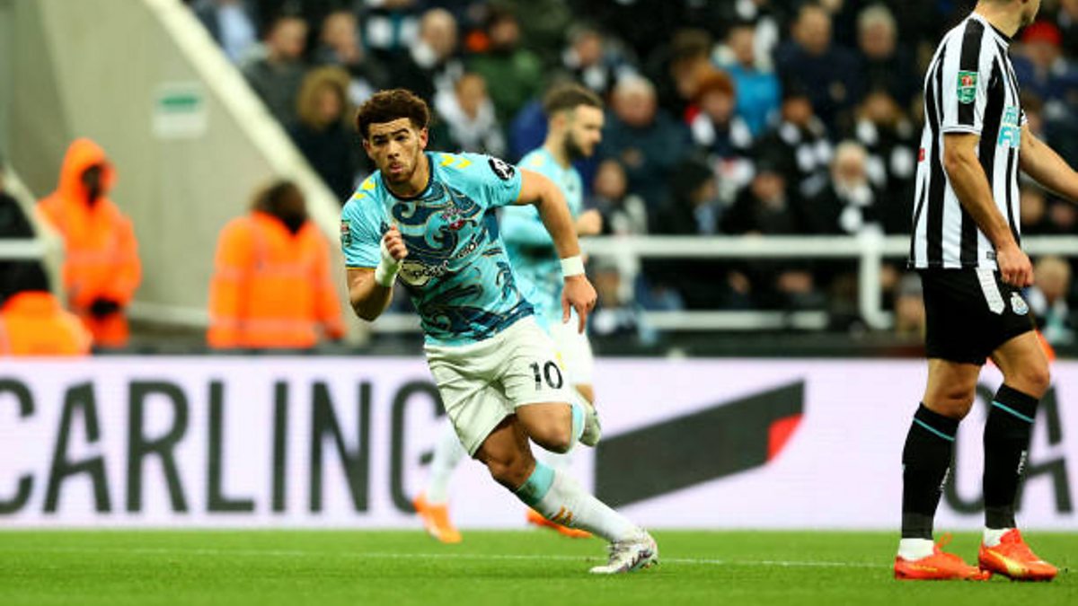 BBC Radio Solent - Solent Sport, Southampton goal scorer Che Adams ...