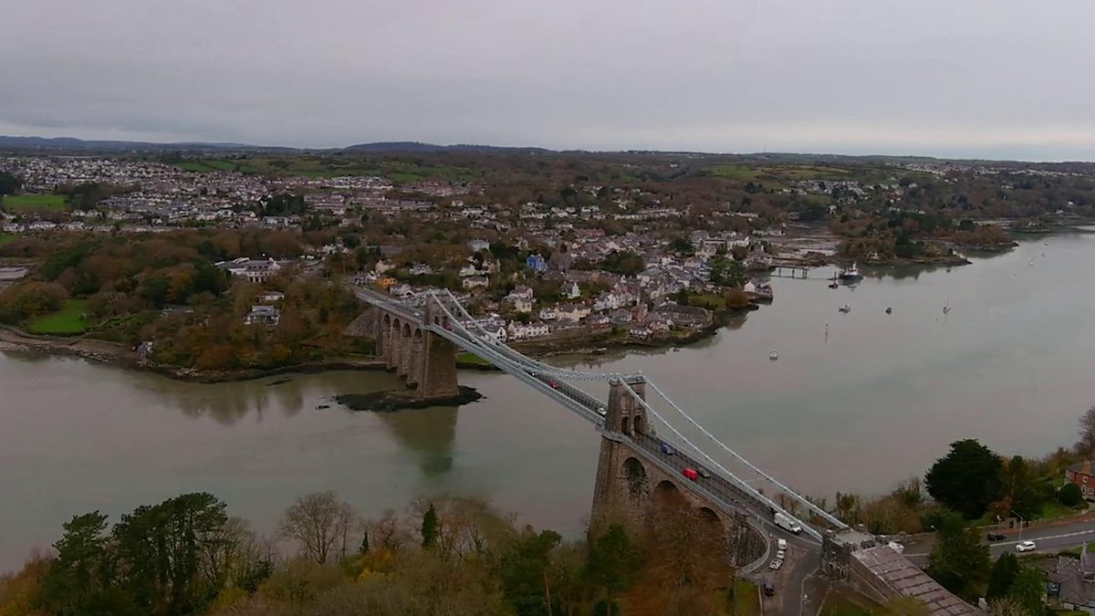 BBC Radio Cymru - Cymru Fyw, Pont Menai yn ail agor