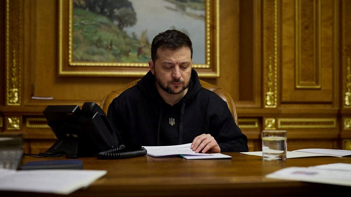 BBC World Service - From Our Own Correspondent, Cleaning house in Kyiv