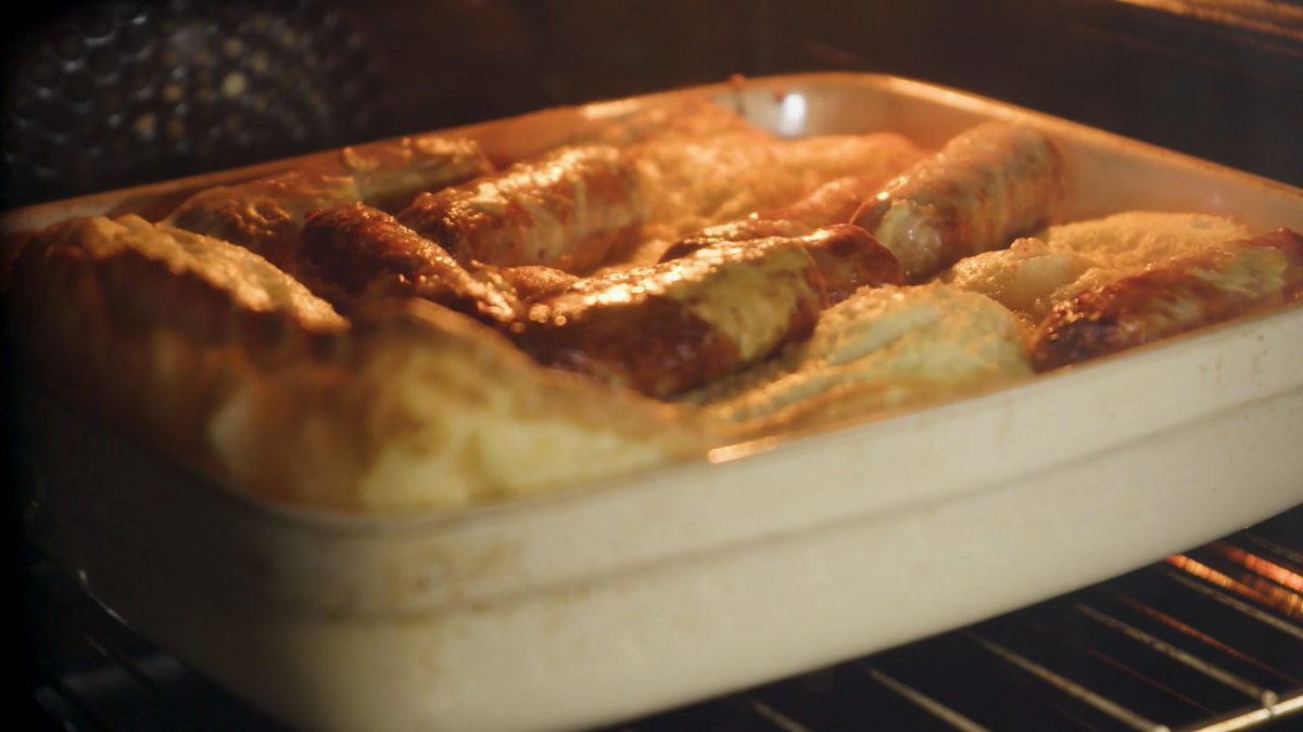 BBC - BBC Food, How to make toad in the hole