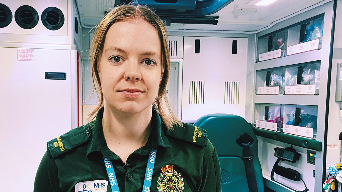 S4C - Y Byd ar Bedwar, Cyfres 2023, Gwasanaeth ar ei gliniau