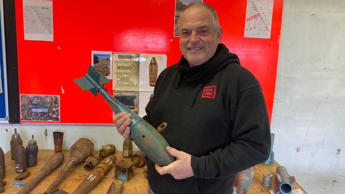 BBC Radio Humberside - Kofi Smiles, 07/03/2023, Unexploded bomb warning ...