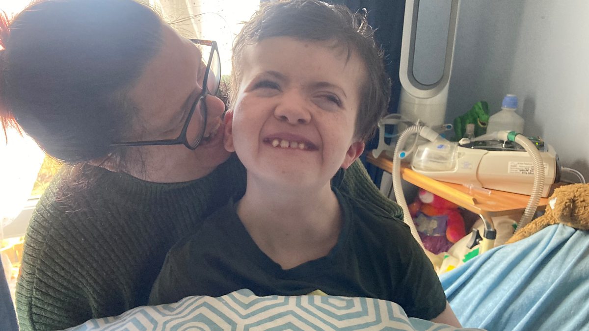 BBC Radio Wiltshire - Ben Prater, James Thomas sits in (04/04/2023), Swindon families struggling ...