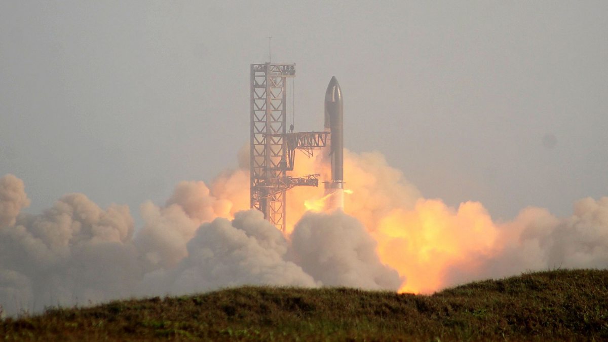 BBC World Service - World Business Report, Elon Musk's SpaceX rocket ...