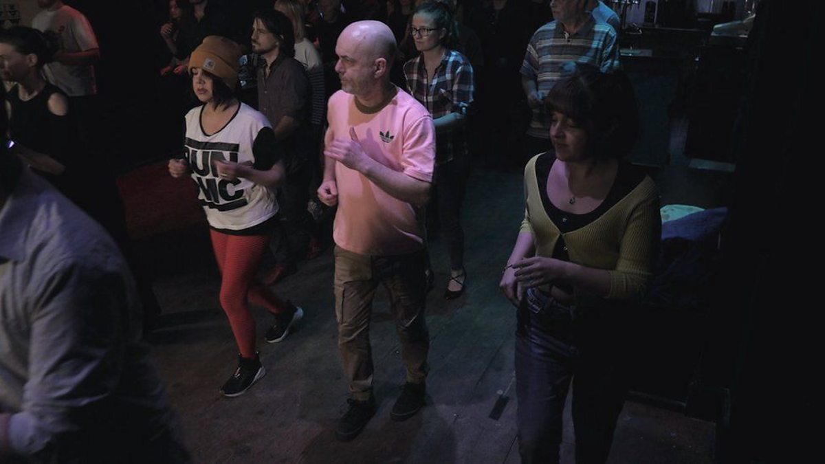 BBC Radio Cymru - Rhys Mwyn, Cerddoriaeth Salsa, Angerdd criw Salsa Bangor
