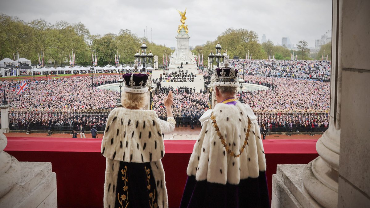 BBC News - Crowning The King: Behind The Scenes