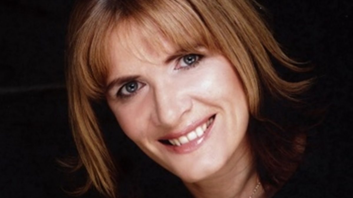 BBC Radio Cymru - Ffion Dafis, Elin Rhys - enillydd Gwobr John Hefin 2023