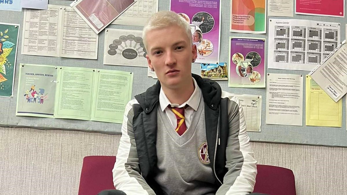 BBC Radio Cymru - Ifan Jones Evans, Osian Morgan yn westai