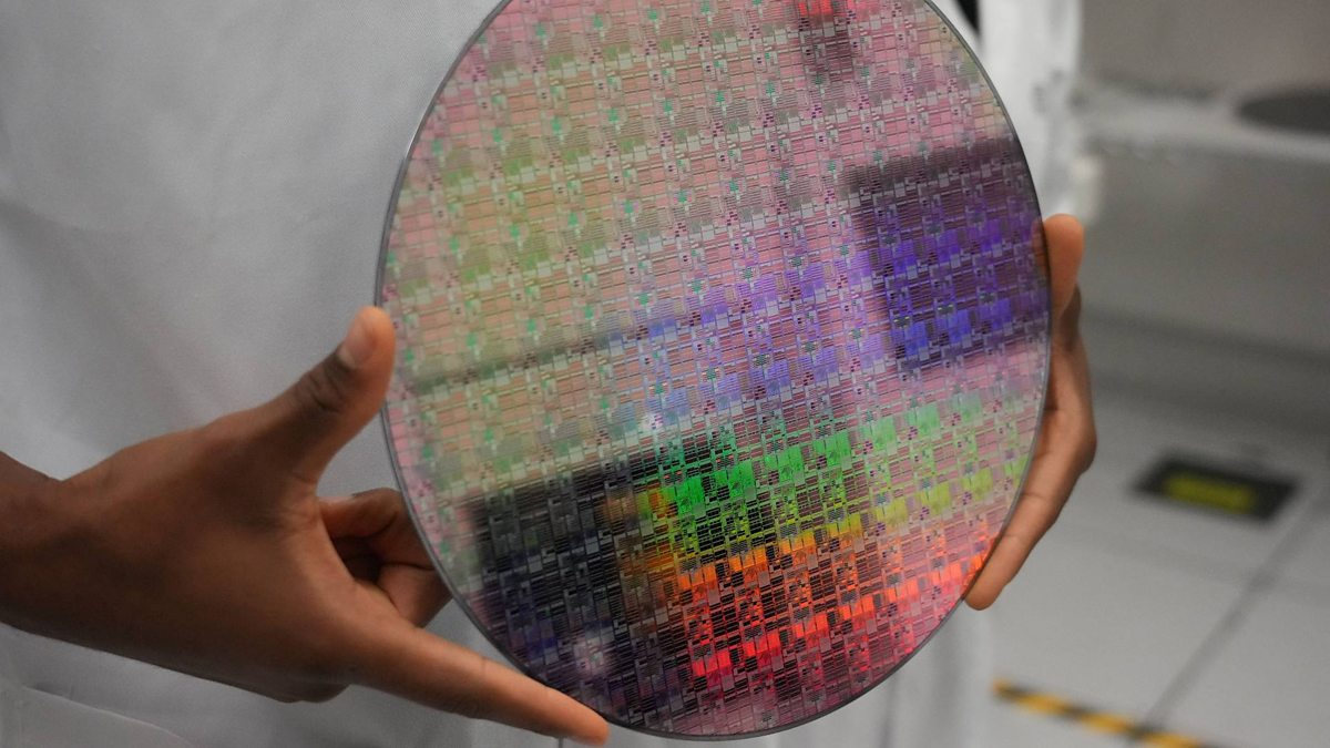 BBC World Service - Tech Life, What's the deal with chips?