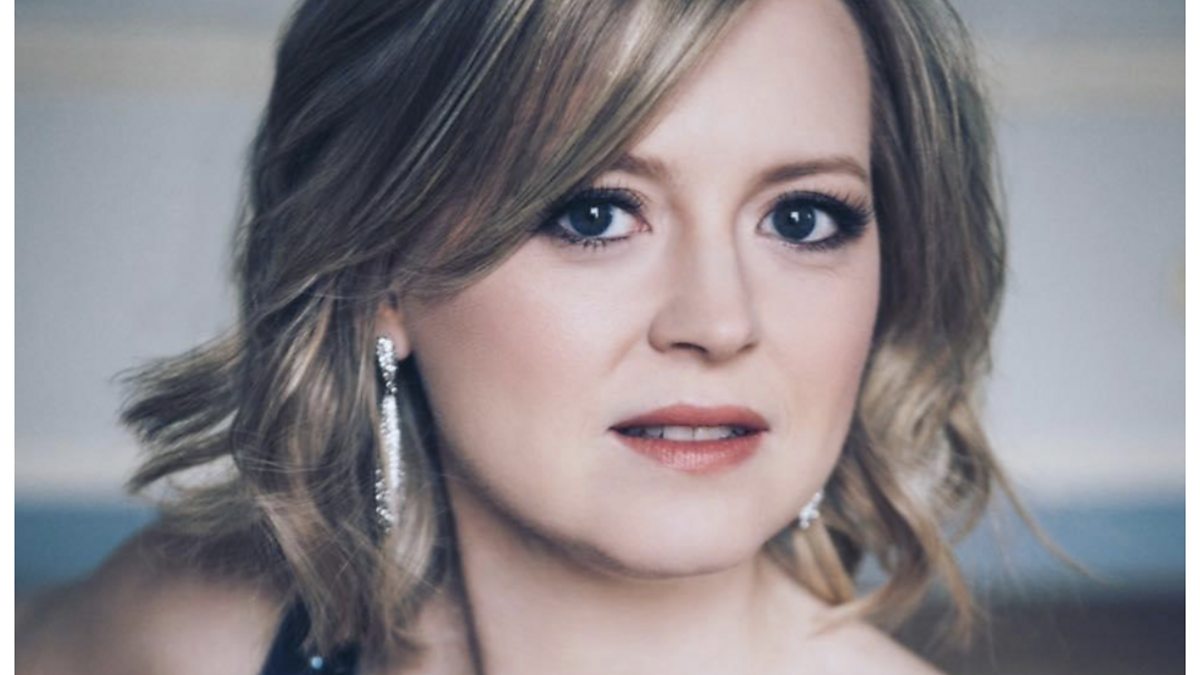 BBC Radio Cymru - Bore Cothi, Atgofion o'r Urdd Fflur Wyn.